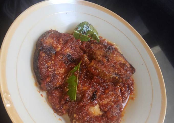 Resep Ikan Tuna Balado oleh Risqi Setiani - Cookpad