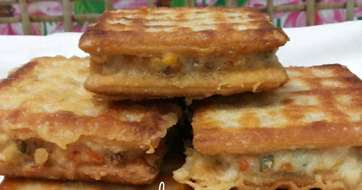 Resep Cracker Isi Ragout Ayam oleh widya_may - Cookpad