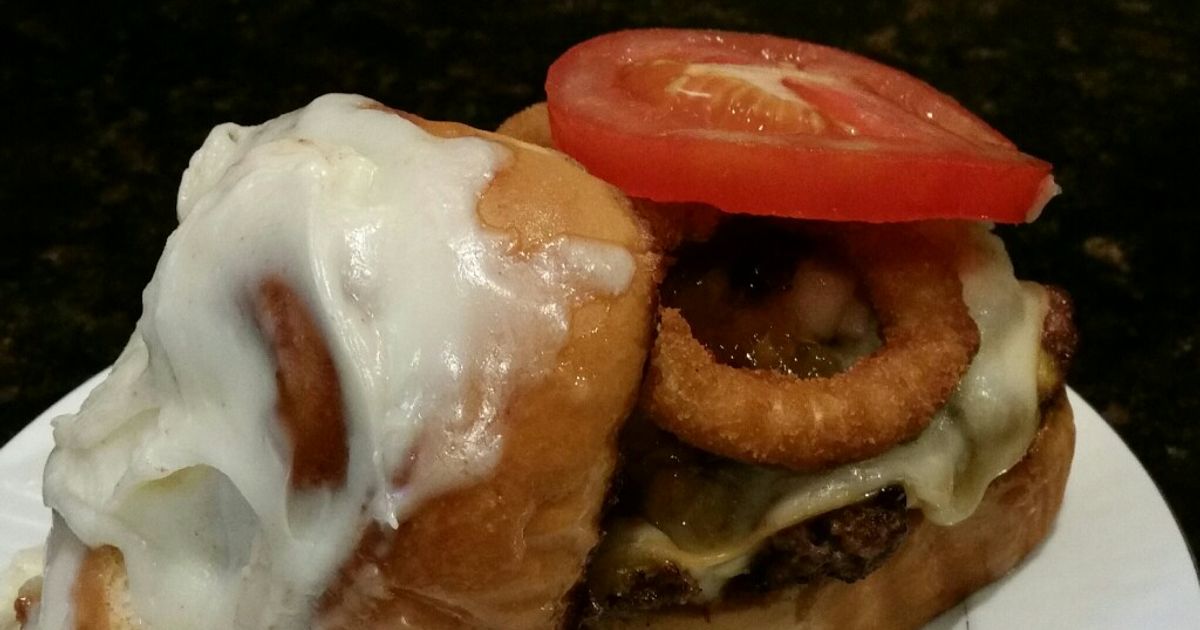Brad's Cinnamon Roll Burger Recipe By Wingmaster835