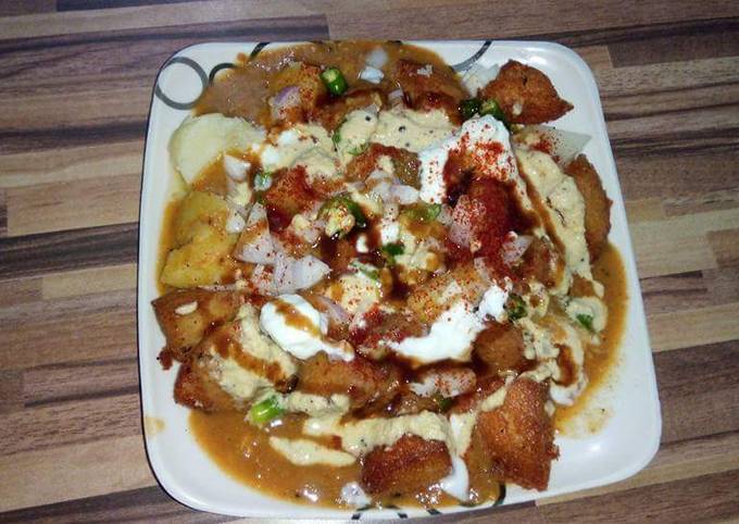 Fried Idli Chat Recipe by Vaishali Singh Pawar - Cookpad