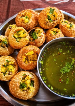 Crispy Pani Puri (Gol Gappa) With Spicy Tangy Water Recipe by Flavour ...