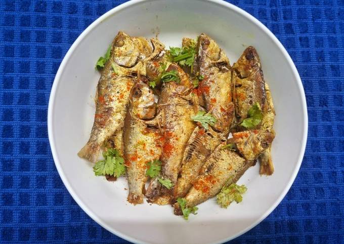 5 min Crispy Fried Khoira Fish Recipe by Kumkum Chatterjee - Cookpad