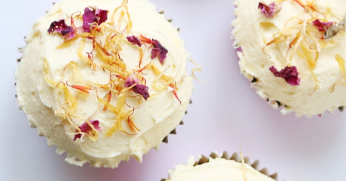 Basic Vanilla Cupcakes Recipe by Cupful of Sprinkles - Cookpad