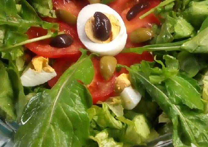 Ensalada de rúcula, tomate, lechuga y huevo Receta de Marion Magro ...