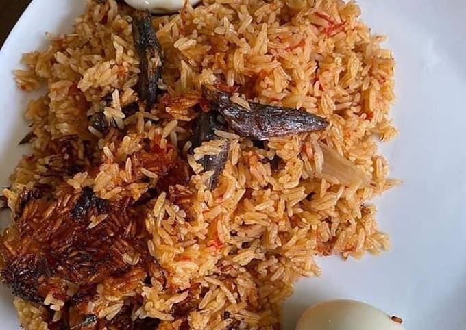Jollof rice with smoked Hake fish Recipe by ChinnysCakz and ...