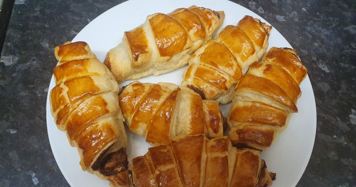 My Easy 2 Ingredient Kinder "Croissants" Recipe by Amy - Cookpad