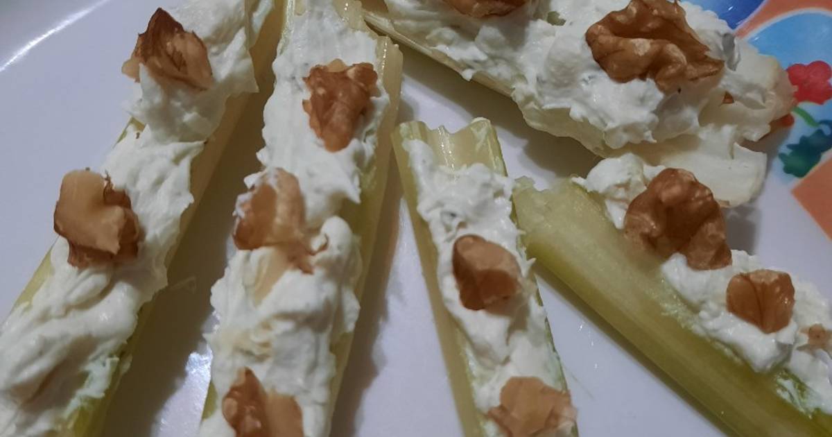Apio relleno con queso azul Receta de La profe Luisa- Cookpad
