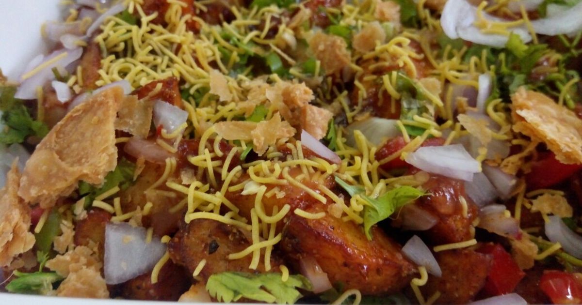 Crispy Allu Ki Chaat Recipe by Afshan Tabassum - Cookpad