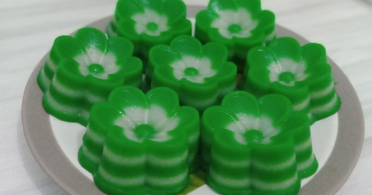 Resep Kue Lapis Pandan "Kamboja Hijau" oleh Sriati Wahyudi - Cookpad