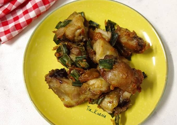 Resep Ayam Goreng Pandan oleh tia kurnia - Cookpad
