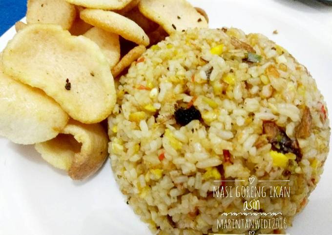 Resep Nasgor Ikan Asin Simple oleh Marintan Widi Lestari - Cookpad
