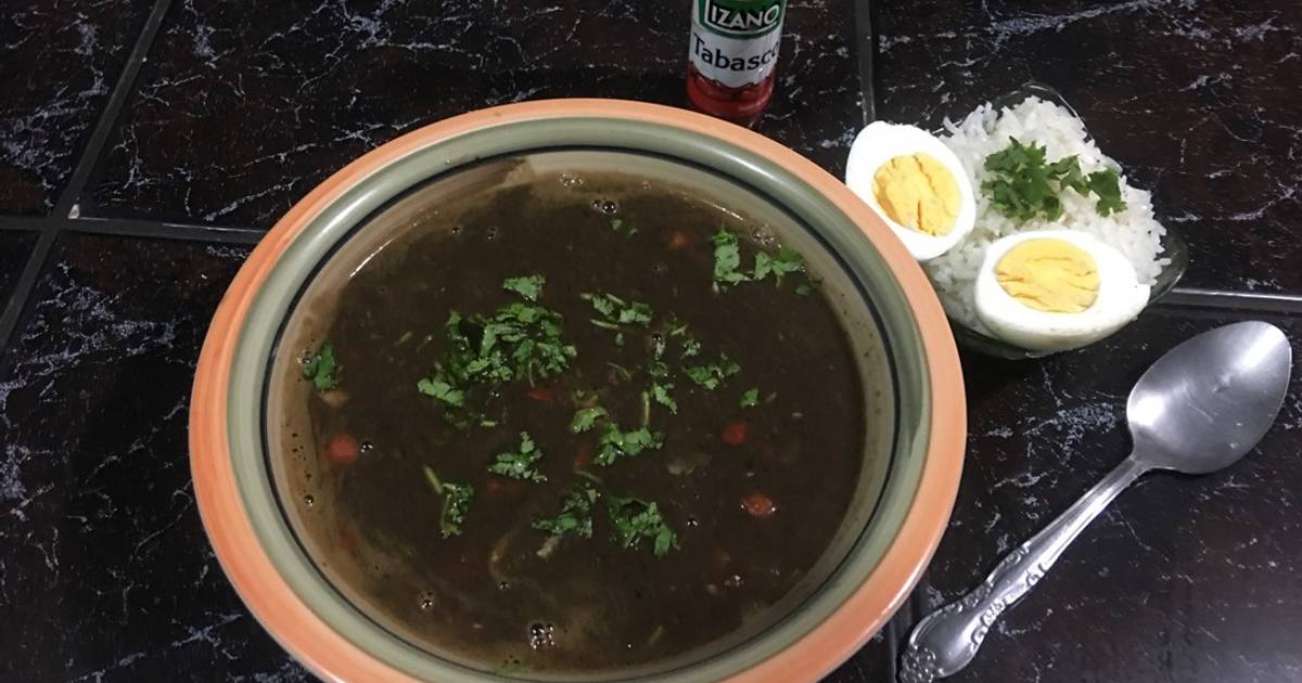 Sopa Negra con huevo Duro 🥚🍵 Receta de Jocselyn Cortés- Cookpad