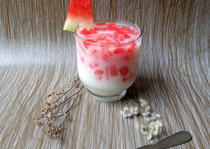 Resep Es Susu Semangka Segar Simple oleh Alya Nurfitri🍳 - Cookpad