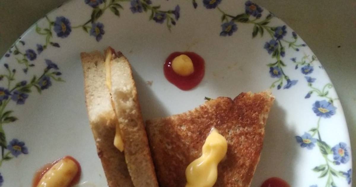 Aloo toast Sandwich Recipe by Mallika Ramshatriya - Cookpad