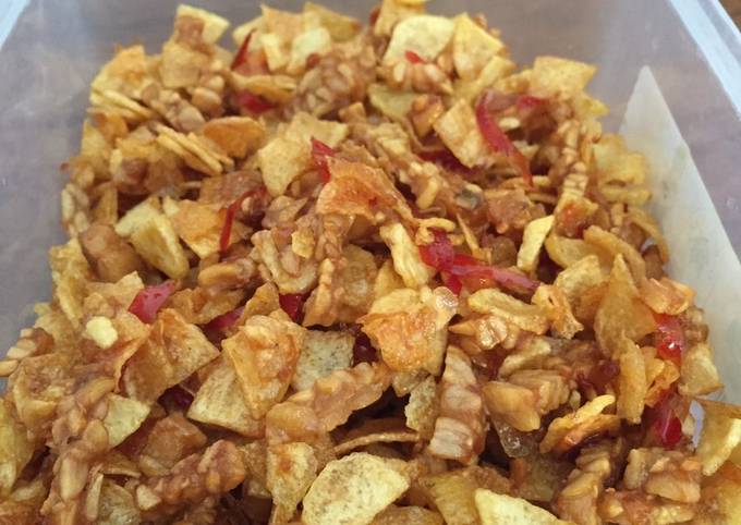 Resep Kering kentang dan tempe oleh ummu salma - Cookpad