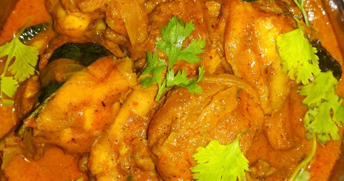 Spicy Coconut Milk Chicken Curry Recipe by Surabhi Akhilsivan - Cookpad