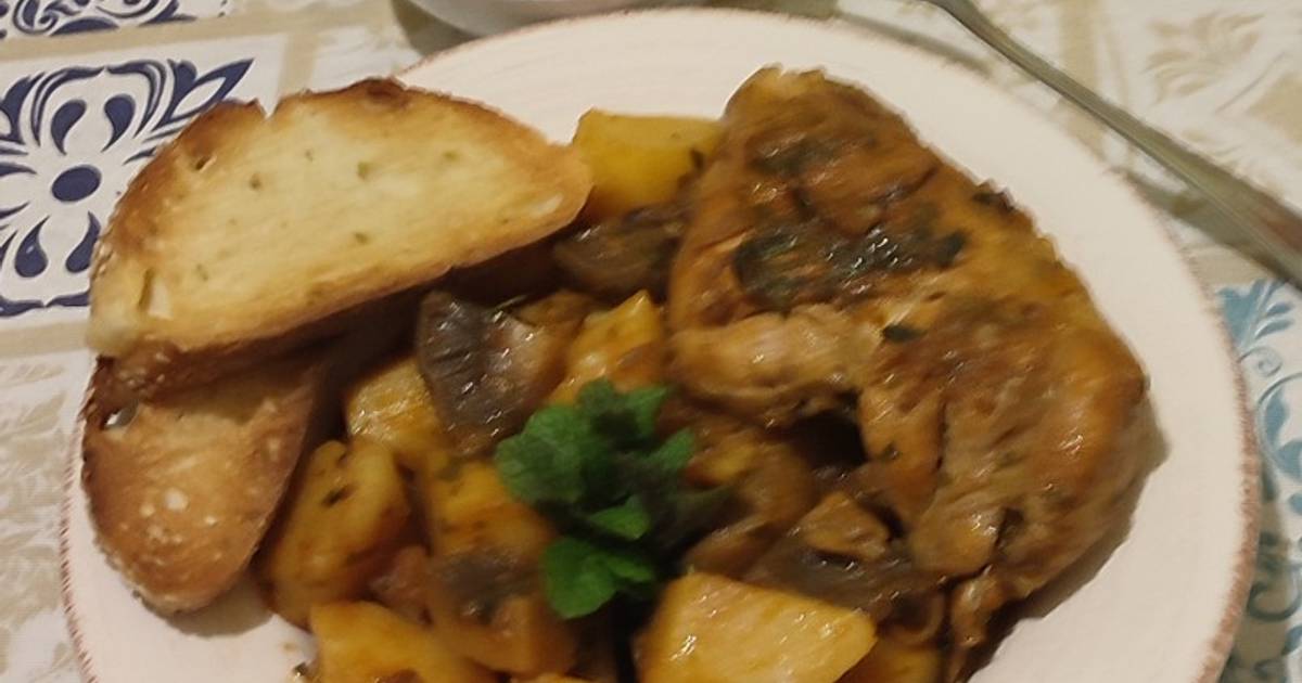 Κοτόπουλο με πατάτες γιαχνί και μανιτάρια Συνταγή από τον/την Ελβίρα ...