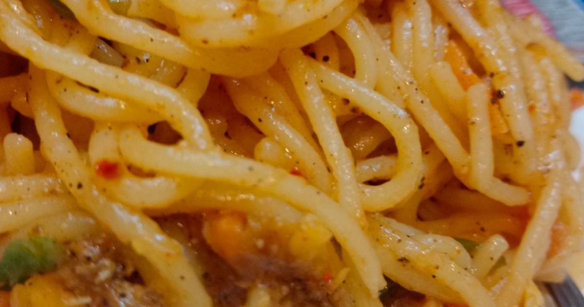 Spaghetti With Soy And Chili Sauce Recipe by Syeda Hira Mujadid - Cookpad