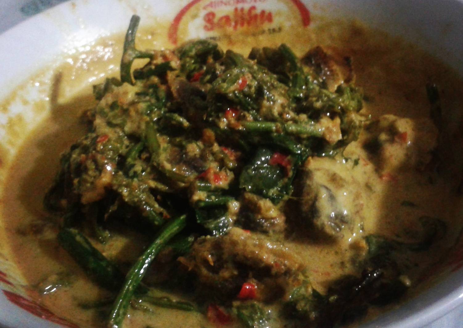 Resep Gulai Pakis oleh Rikka Widhayati - Cookpad