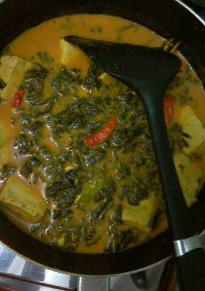Resep Gulai Dau.n Singkong & Tahu oleh Wuri Nurdiana Waringin - Cookpad