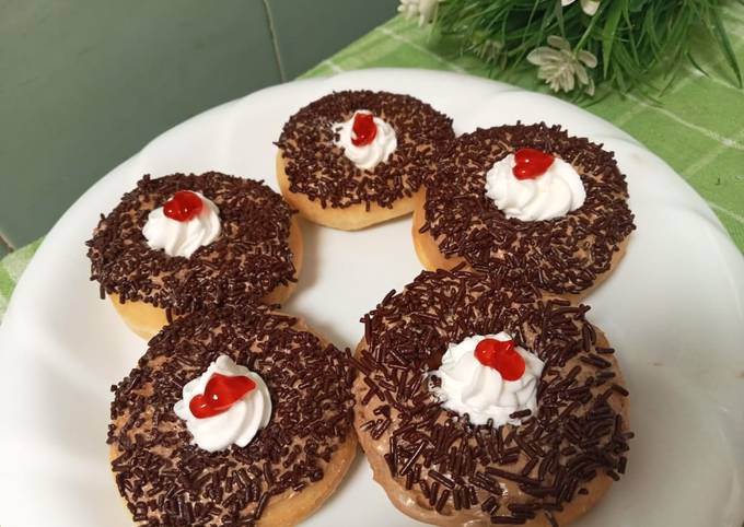 Resep Donat Blackforest oleh Amira Morabi - Cookpad