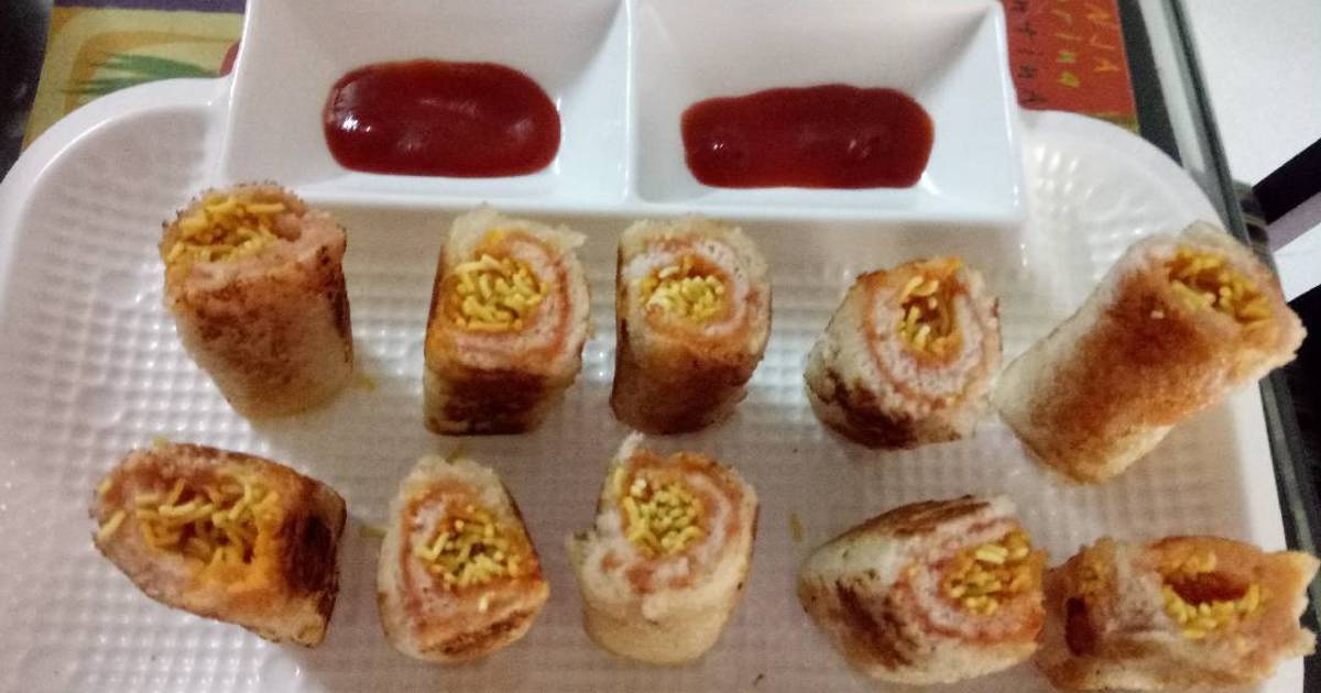 Sev bhujia bread rolls Recipe by Vimmi Bhatia - Cookpad