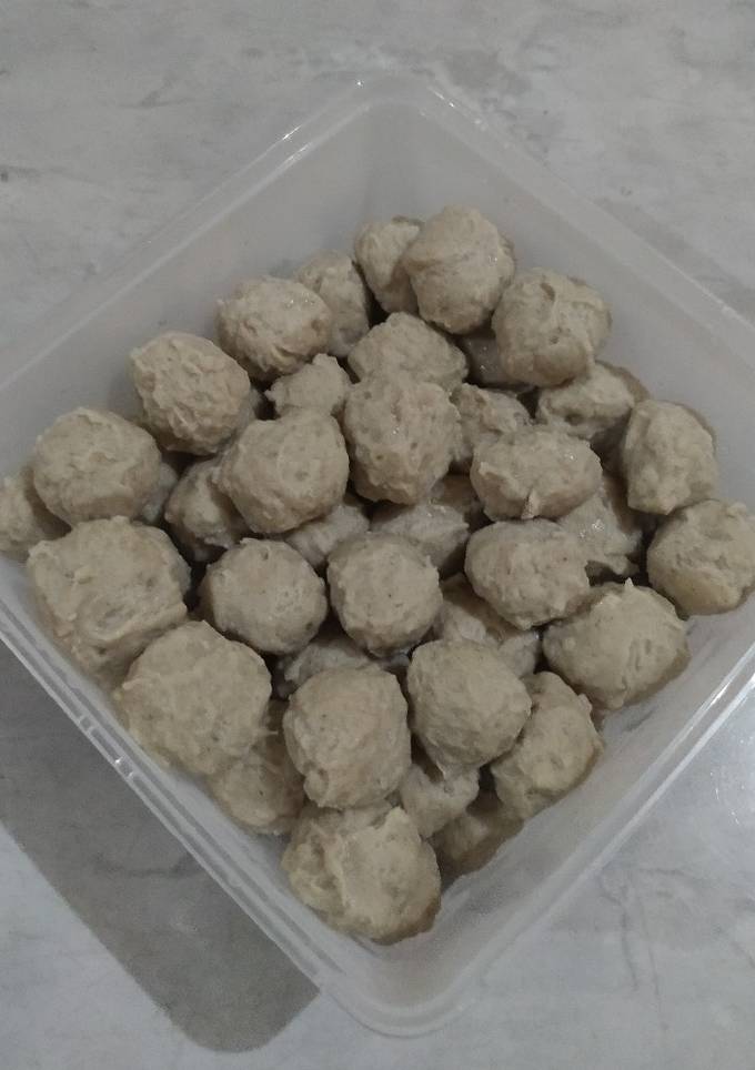 Resep Bakso Sapi Kenyal Tanpa Pengenyal oleh Buntat Kitchen - Cookpad