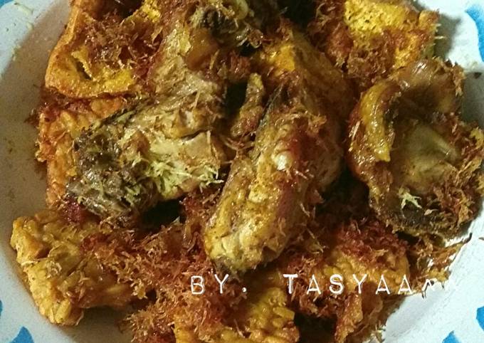 Resep Ayam Tahu Tempe Serundeng oleh Tasyaa^^ - Cookpad