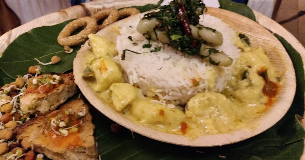 Dahi Pakoda Curry With Rice And Stuffed Sprouts Paratha Recipe by Soni ...