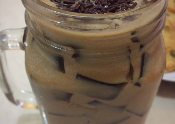 Resep Es Cappucino Cincau oleh dapurmikha - Cookpad
