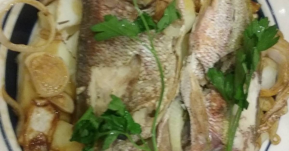Pescado asado sobre anillas de cebollas en miel Receta de carmenchu ...