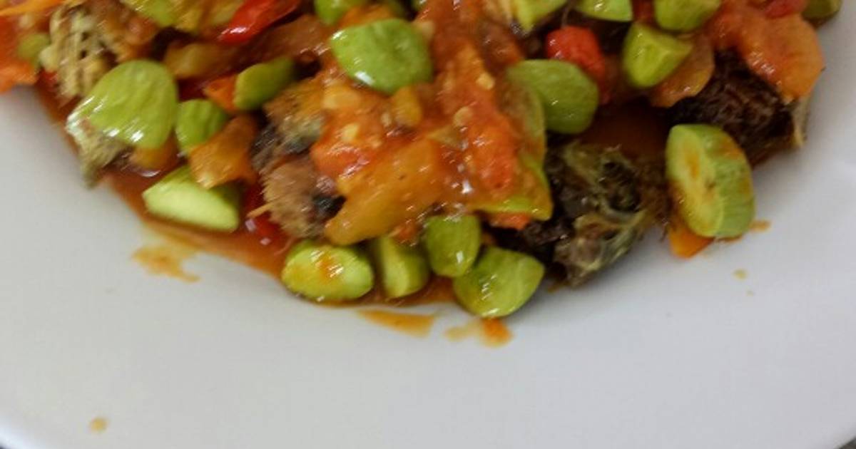 Resep Ikan goreng siram sambal pete oleh inggit marikar - Cookpad