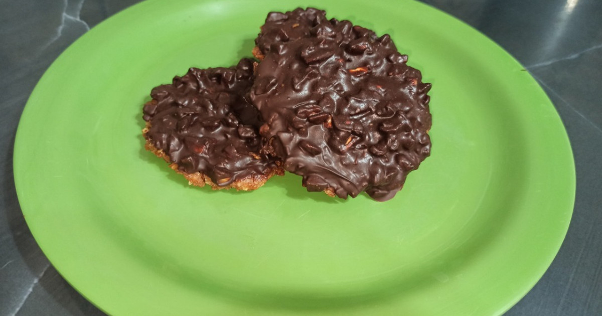 Galletas De Nuez Bañadas En Chocolate Y Avellanas Receta de Mimi Moreno
