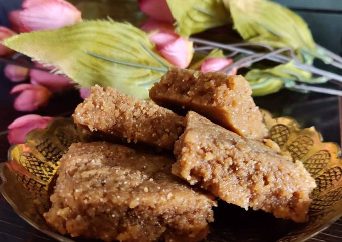 Sukhdi Recipe by Anjali Kataria Paradva - Cookpad