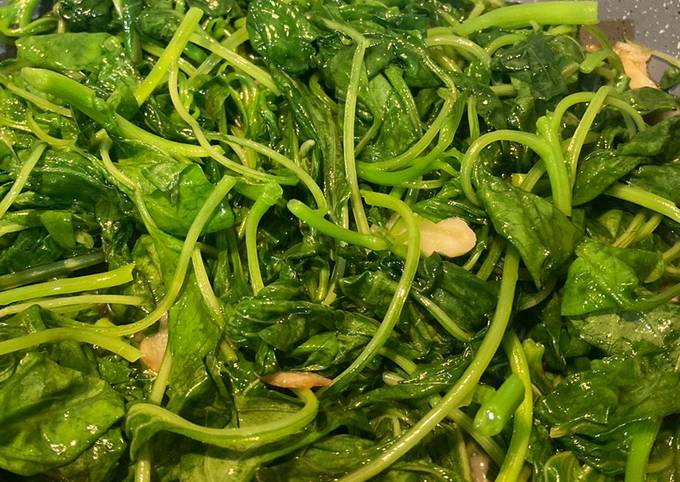 Resipi Sayur Bayam Goreng oleh MocQue - Cookpad