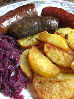 Sült Hurka, Kolbász Tepsis Krumplival | Klaudia Zatykó receptje ...