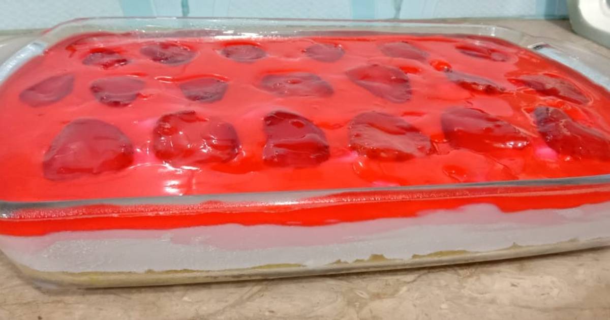 3 layered~Strawberry dessert Recipe by Misbah Anjum - Cookpad