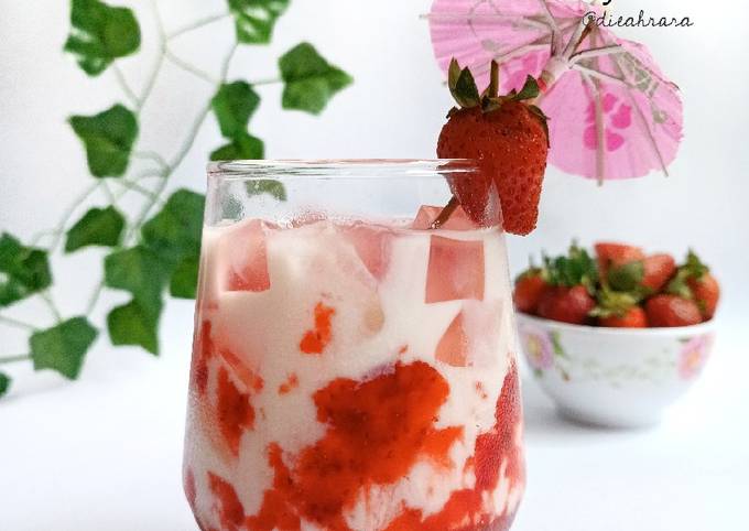 Resep Strawberry Milk Jelly 🍹 oleh Dieah Rara - Cookpad