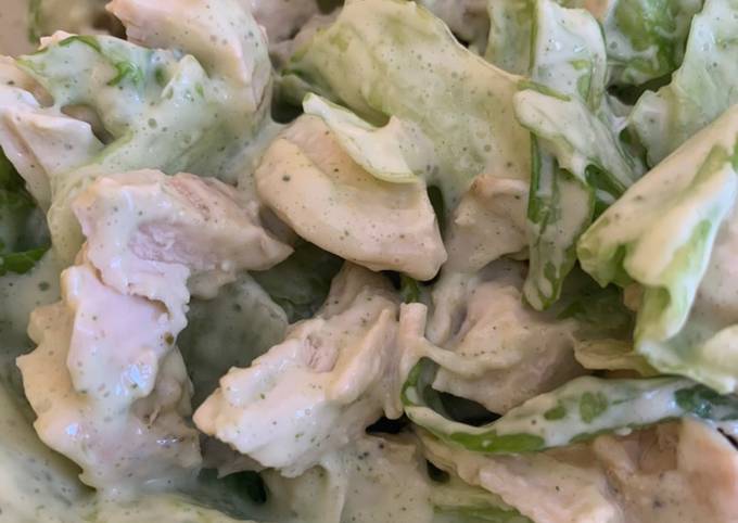 Ensalada de pollo con salsa verde Receta de Babi Novoa- Cookpad