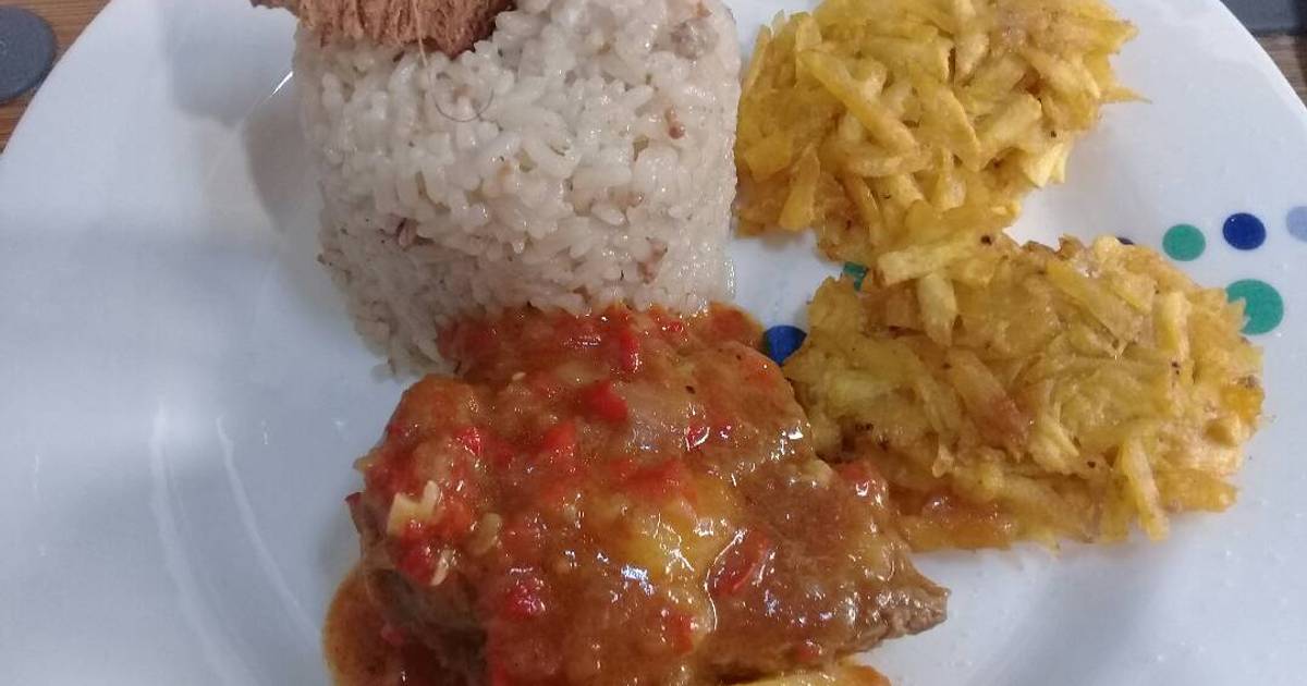 Arroz de coco con carne guisada y croquetas de plátano Receta de Comida ...