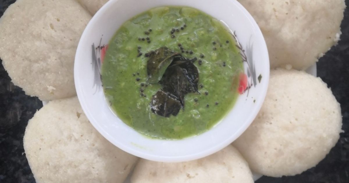 Rava Idli/Suzi Idli With Coconut Chutney Recipe by Priya Malhotra ...