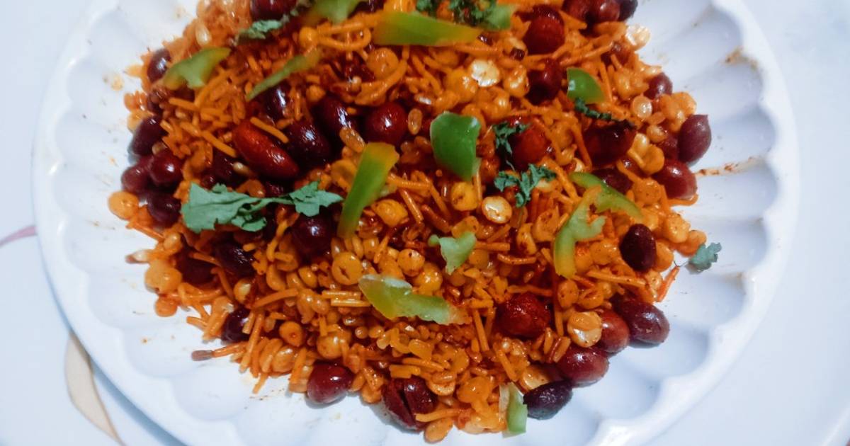 Delicious crispy homemade Bombay mix Recipe by Ramaben Joshi - Cookpad