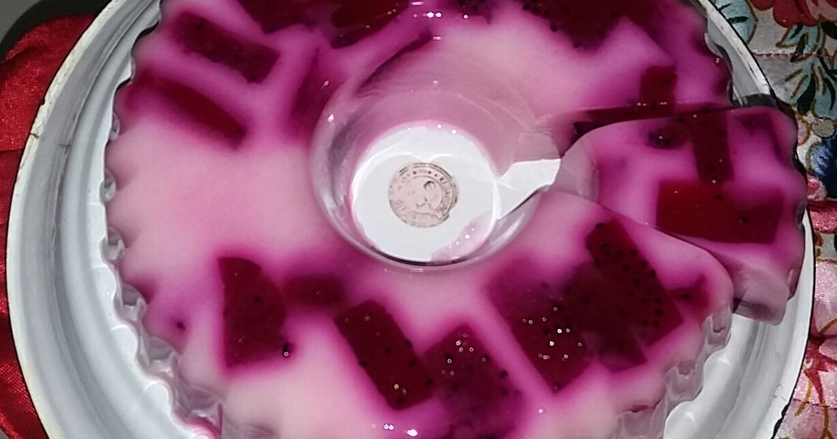 Resep Puding Mozaik Buah Naga Susu oleh Dapur Emmak - Cookpad