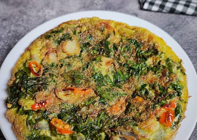 Resep Telur Dadar Daun Melinjo (daun So) oleh Asriwida - Cookpad
