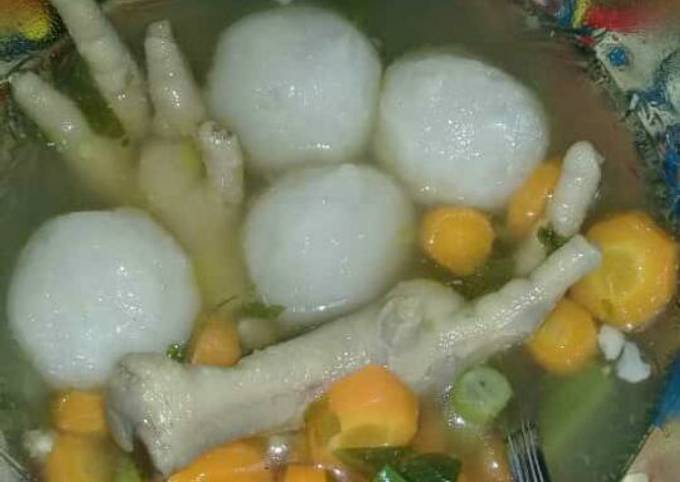 Resep Kuah Bakso toping sayur & ceker oleh Asriani Supangkat - Cookpad