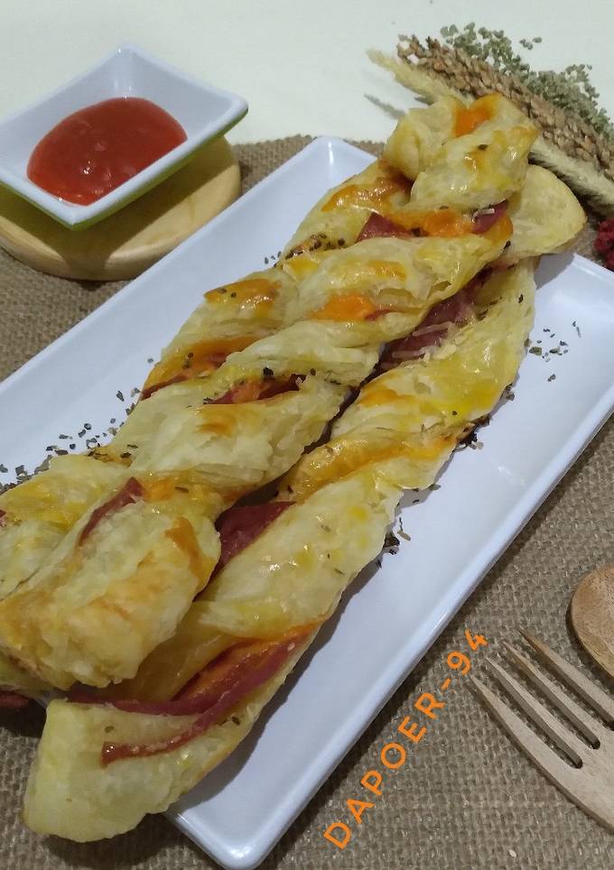 Resep 246. Pizza Twist Puff Pastry oleh Dapoer-94 - Cookpad