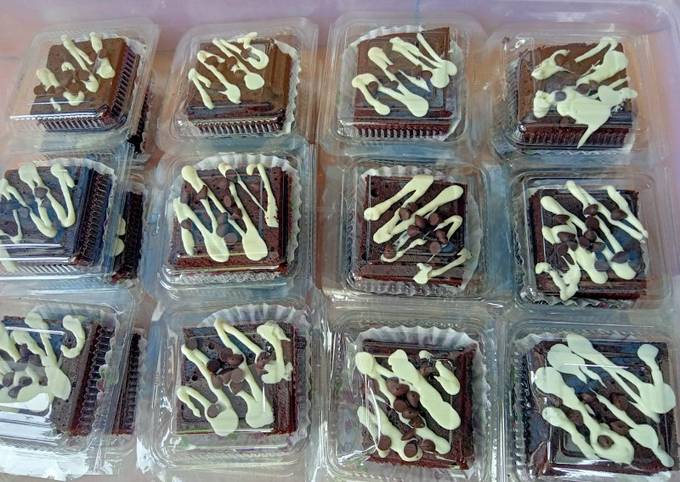 Resep Brownies Kukus Topping coklat putih dan chocochips oleh Inda ...