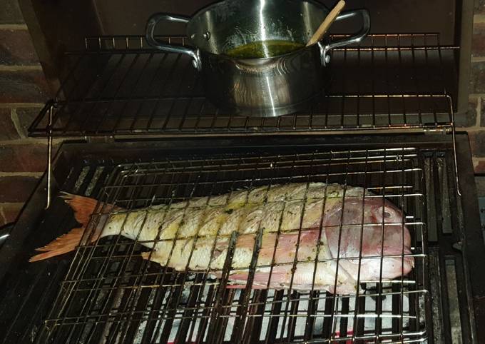 Garlicbutter Fish on the Braai Recipe by Pieter Linde - Cookpad