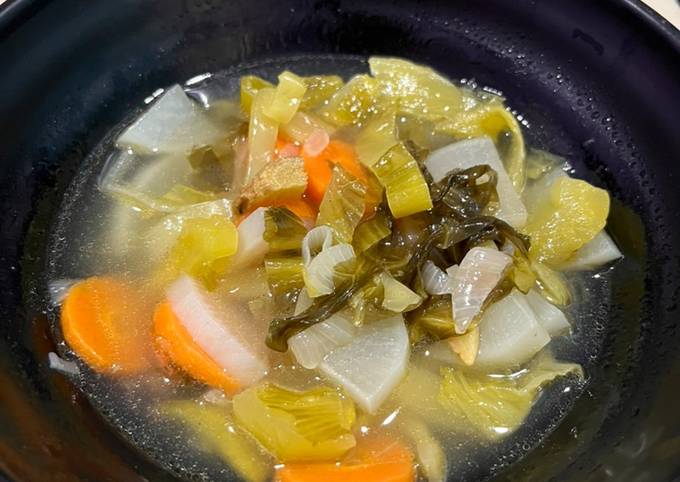Resipi Sup lobak & sawi masin oleh Daniel Amry - Cookpad