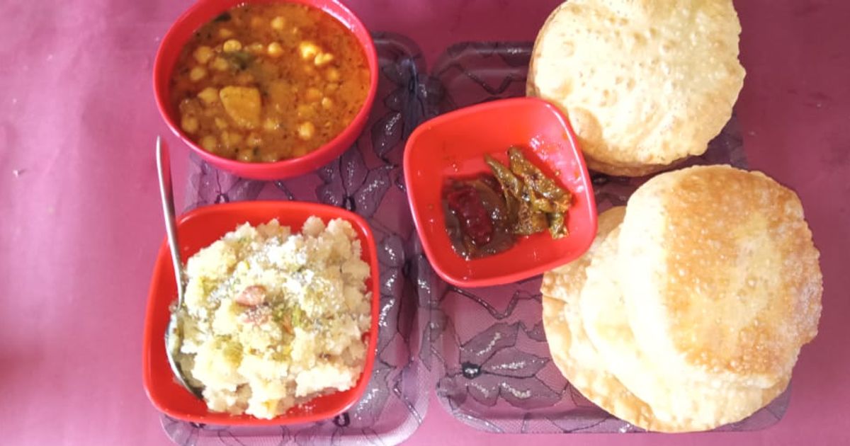 Chick Peas Potato Halwa Poori Recipe by Nargis shaikh Shaukat - Cookpad